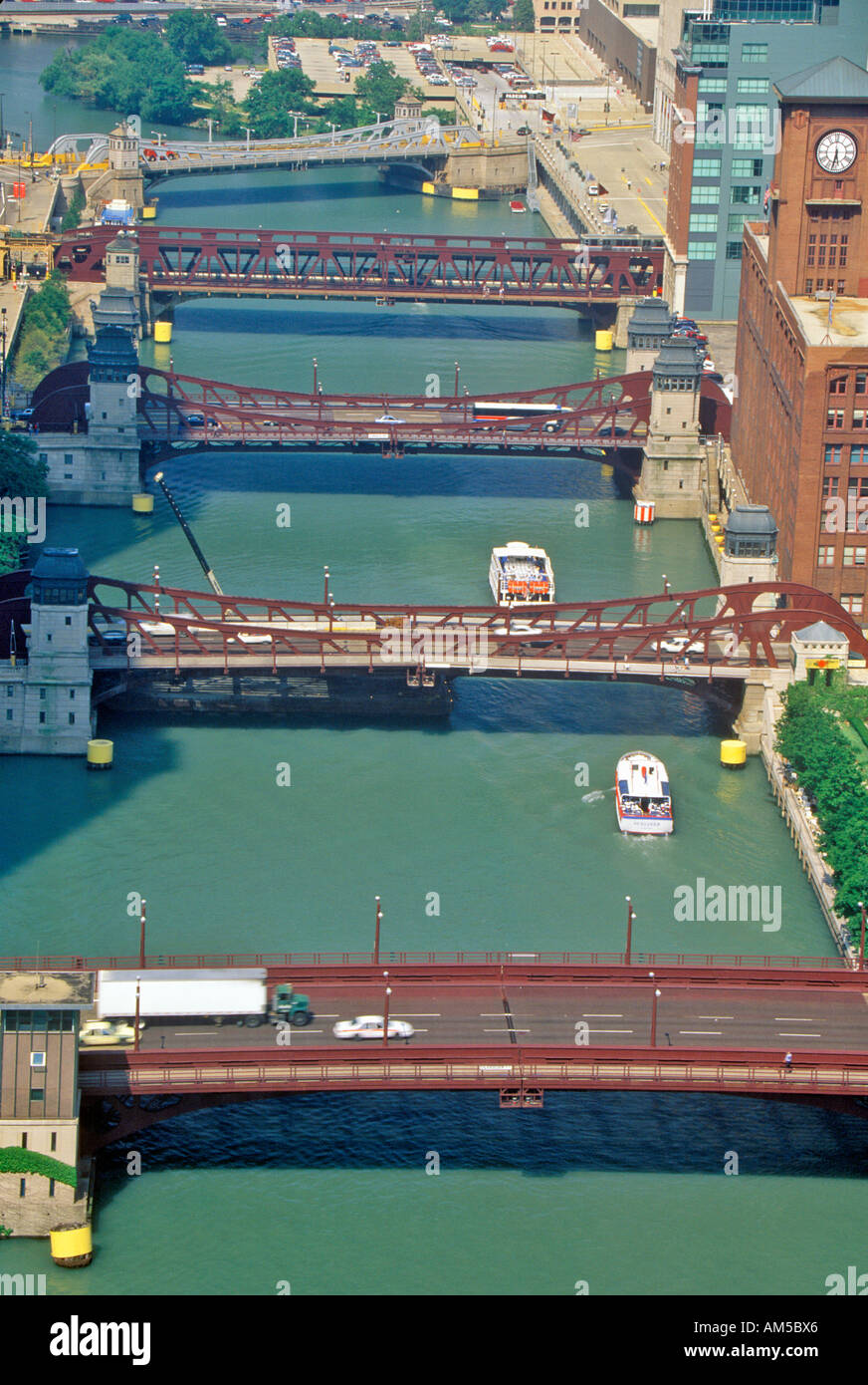 Bridges over chicago river hi-res stock photography and images - Alamy