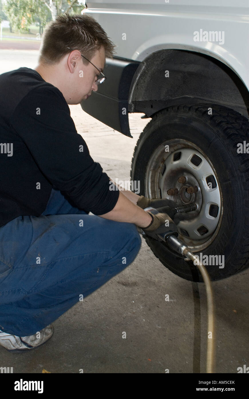 Professional tire change Stock Photo - Alamy