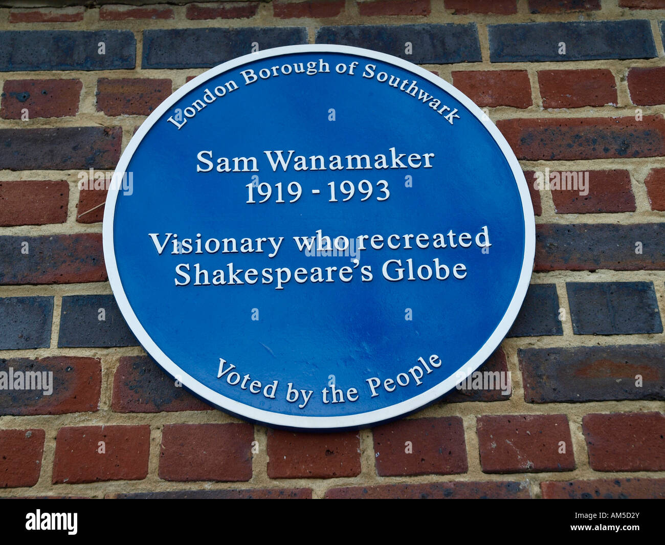 Blue plaque to Sam Wanamaker who campainged for many years to recreate ...