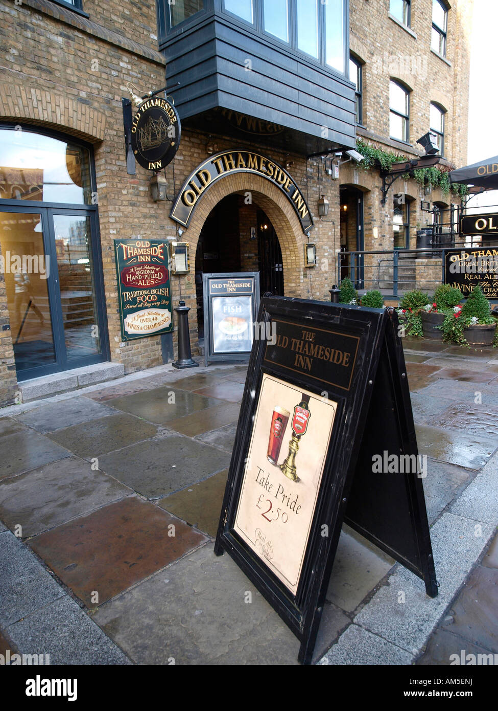 Old Thameside Inn Southwark London SE1 Stock Photo - Alamy