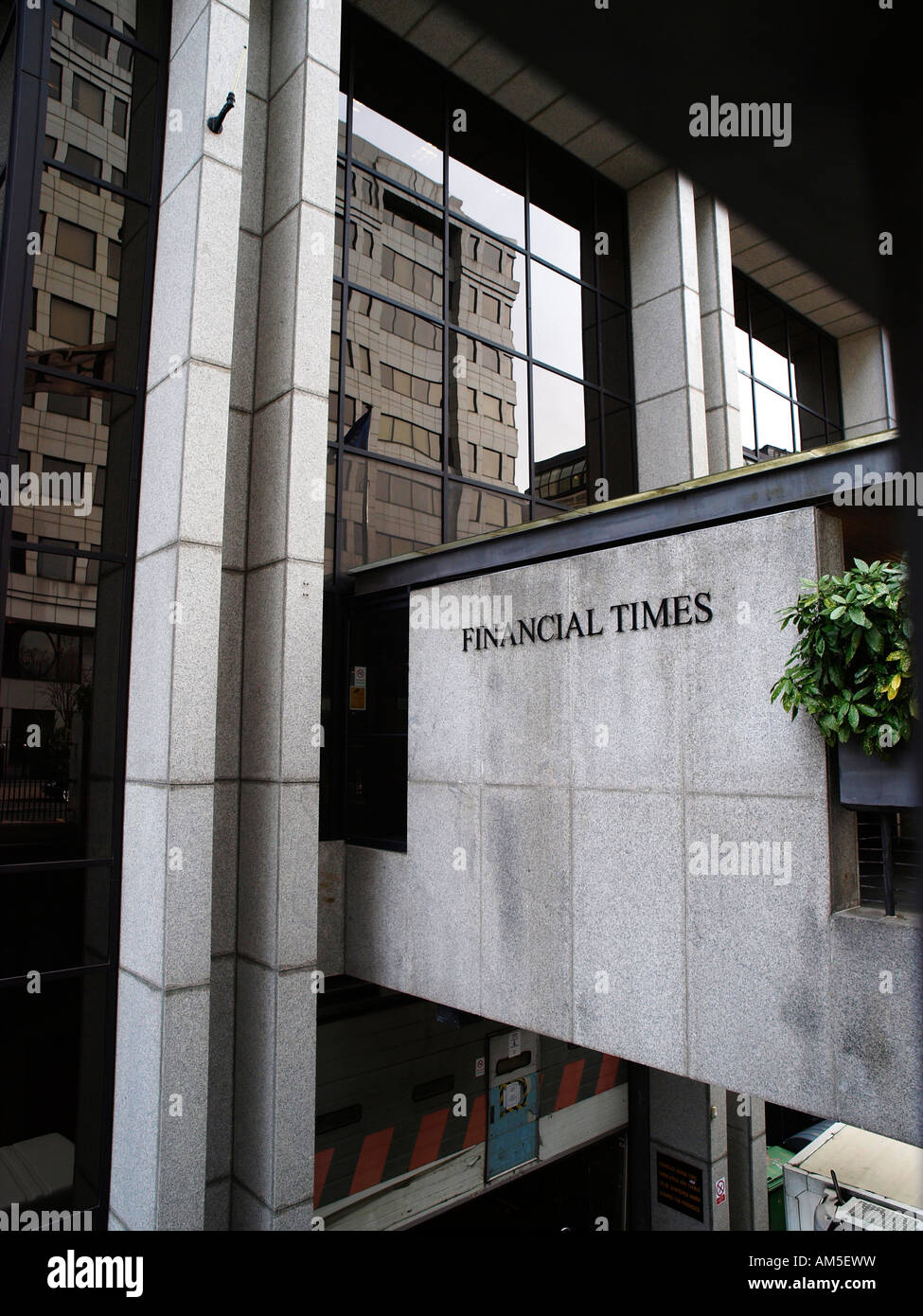Financial times and southwark bridge hi-res stock photography and ...