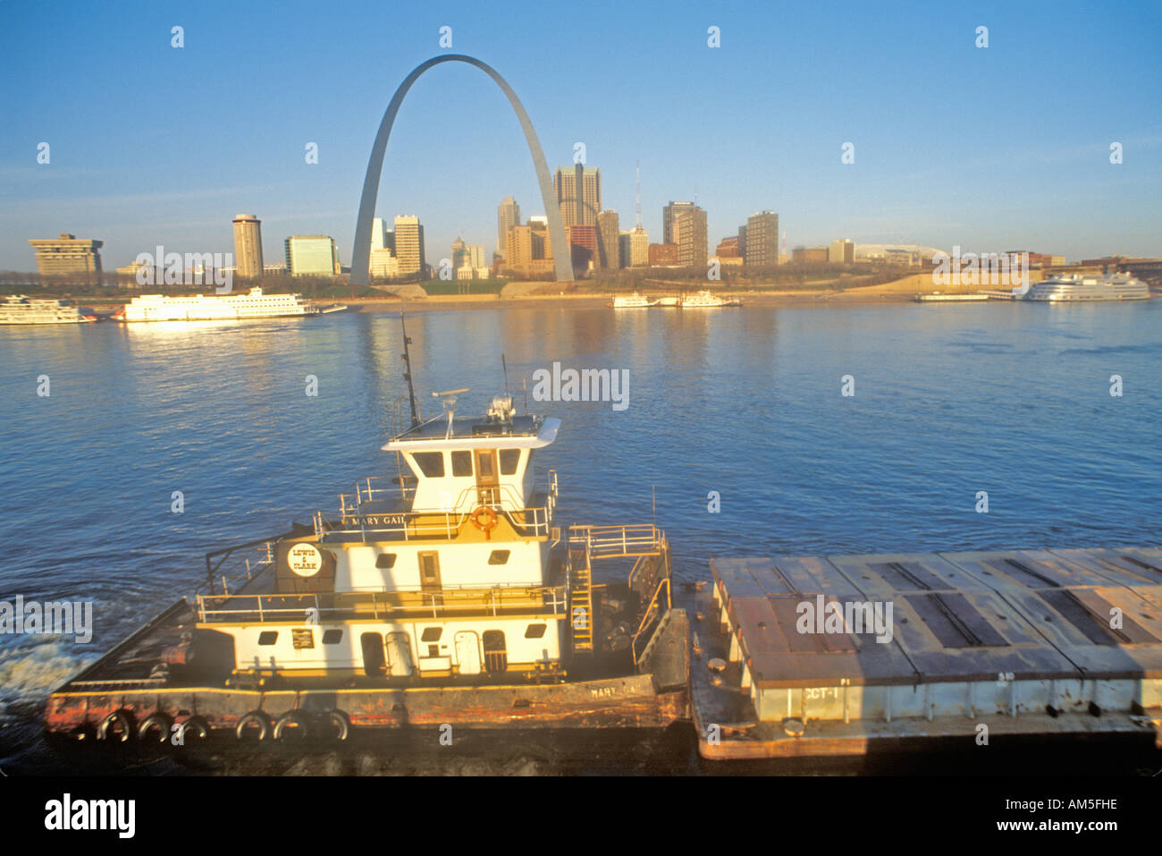 Sunrise view of St Louis MO skyline from Mississippi Stock Photo - Alamy