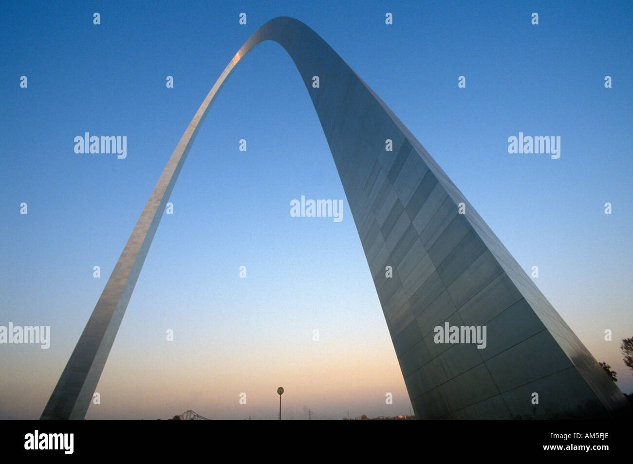 St louis missouri arch bridge hi-res stock photography and images - Alamy