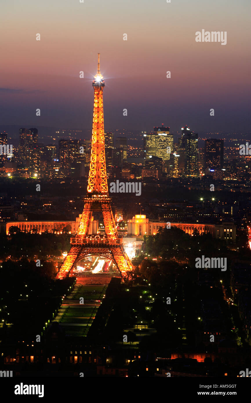 France, Paris, Eiffel Tower (night lightning of the Eiffel Tower by ...