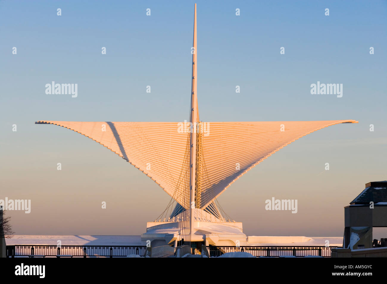 Milwaukee Art Museum Sunset High Resolution Stock Photography and ...