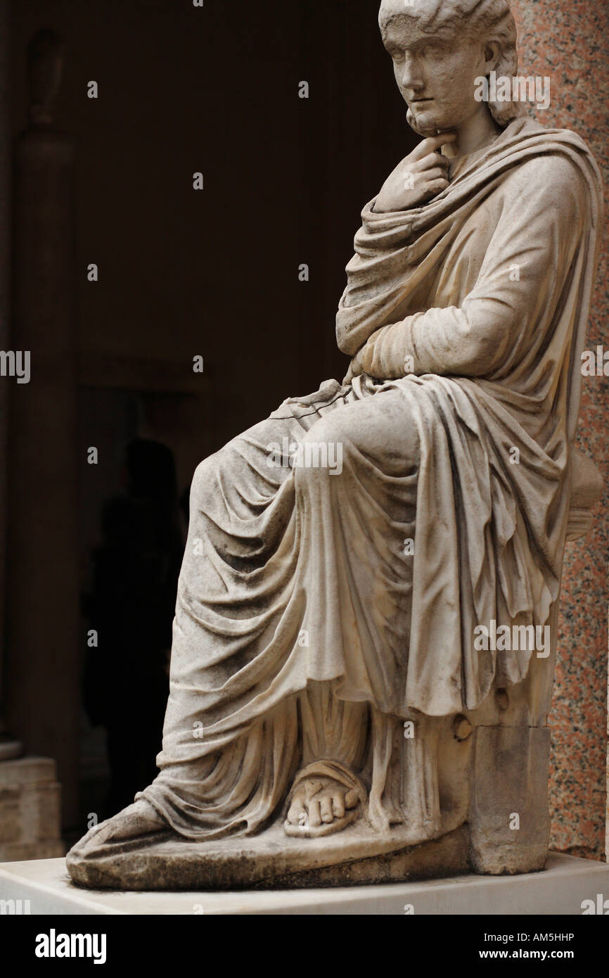 Roman woman statue hi-res stock photography and images - Alamy