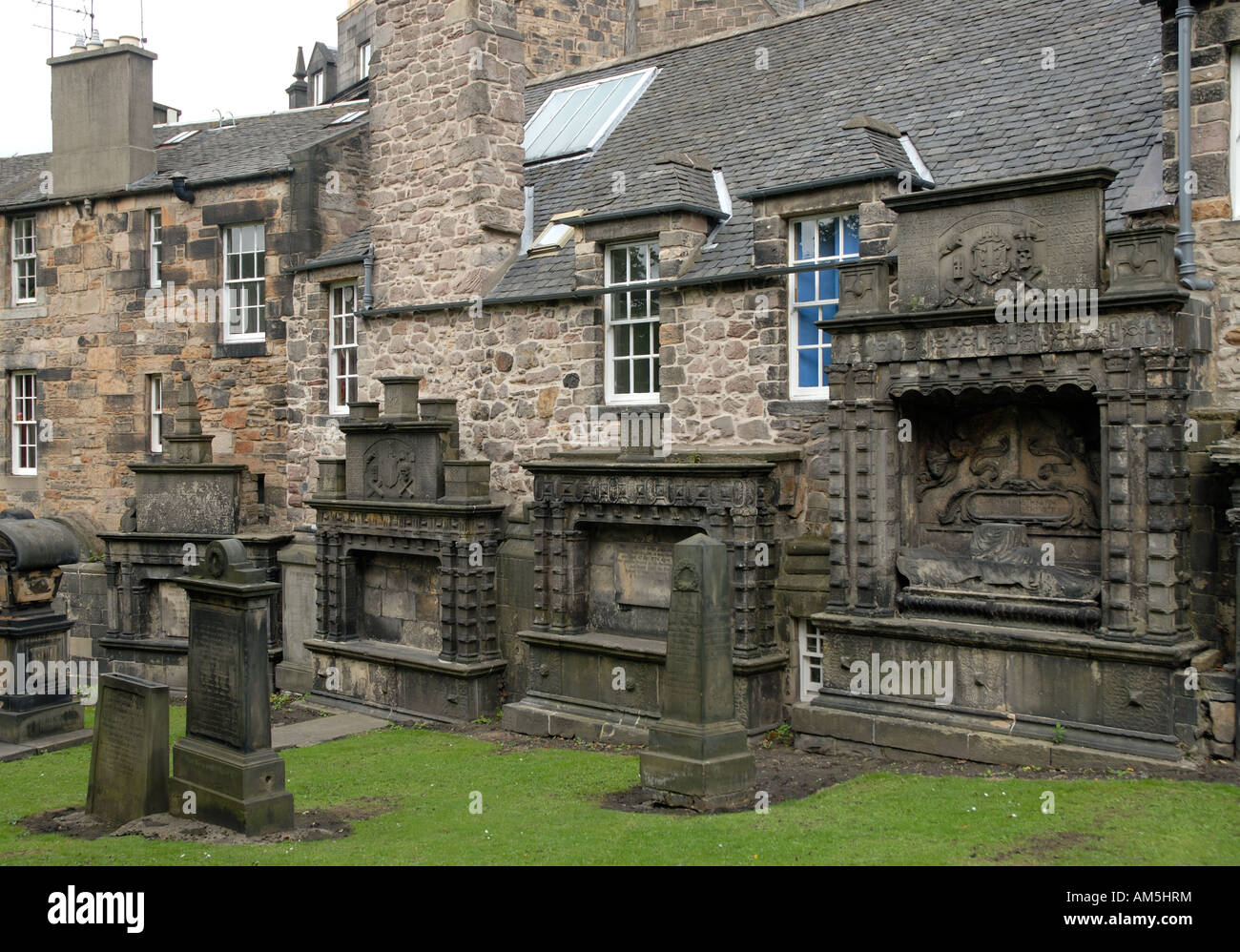 greyfriars cemetery edinburgh scotland kirkyard Stock Photo - Alamy