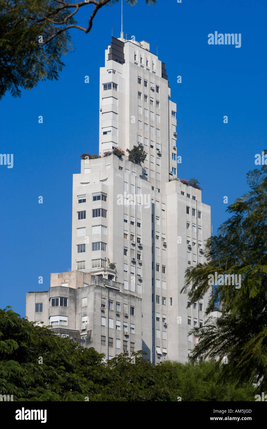 El edificio kavanagh plaza general san martin retiro buenos aires hi-res stock photography and ...