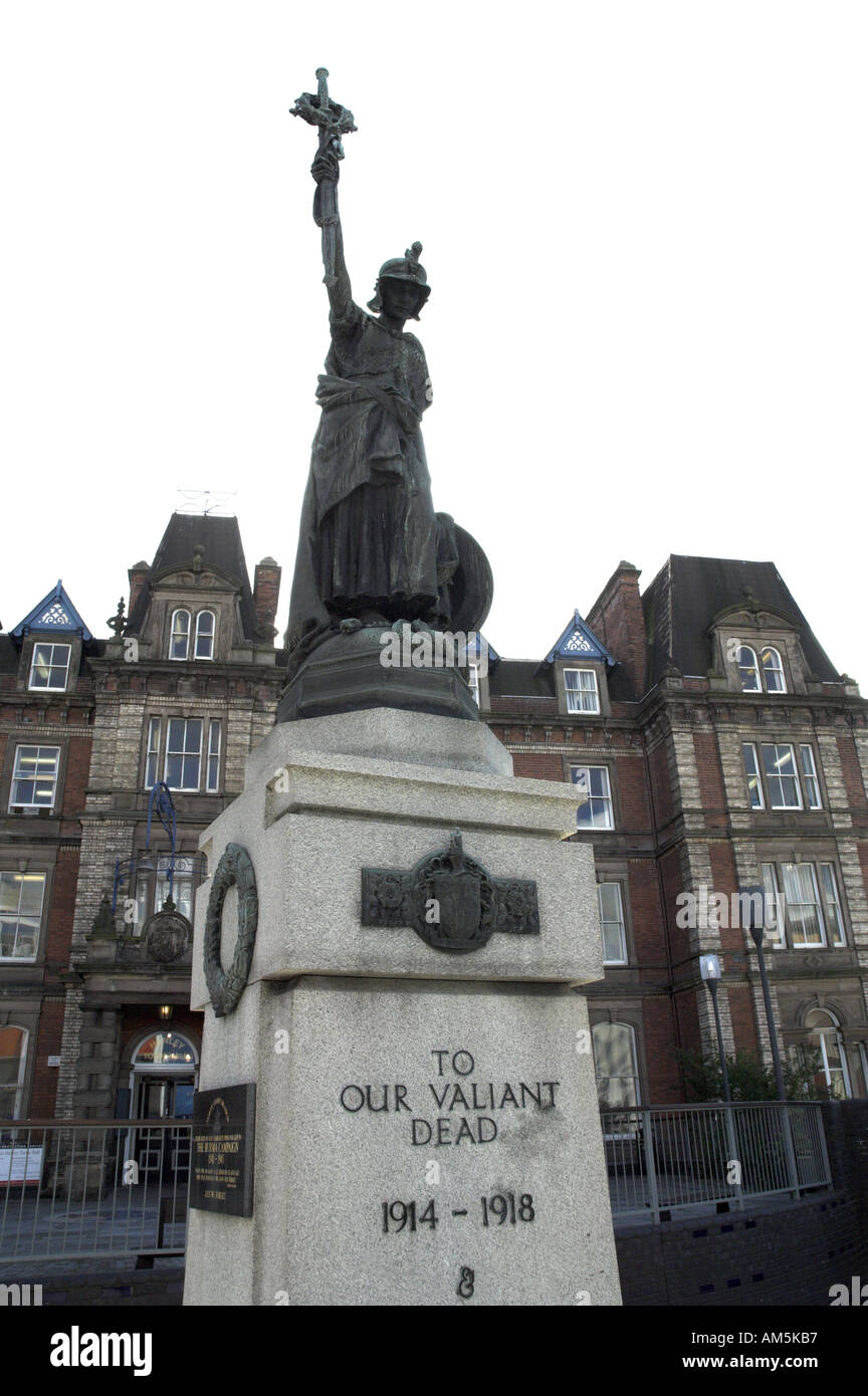 Hanley Town Hall and War Memorial Stock Photo - Alamy
