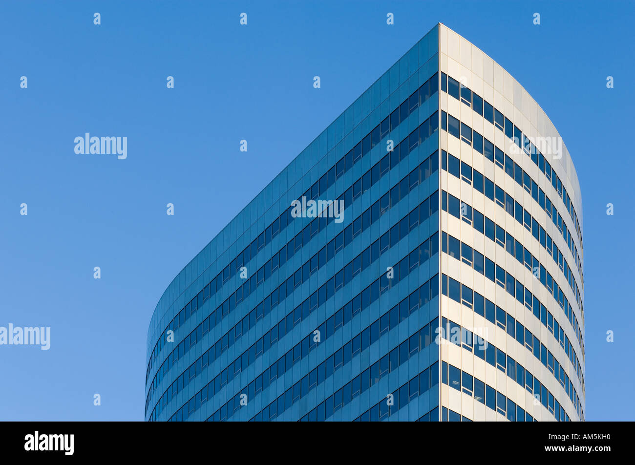 U shaped office building hi-res stock photography and images - Alamy