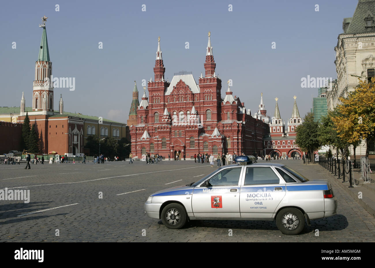 Red Square in Moscow, police car in front of Museum of History Stock ...