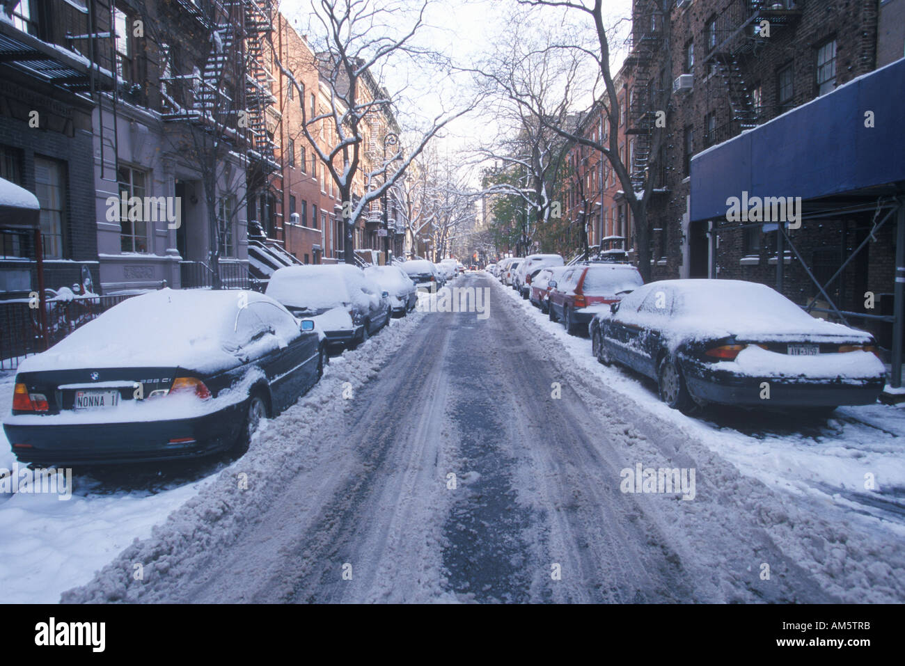 New york city streets in winter hi-res stock photography and images - Alamy