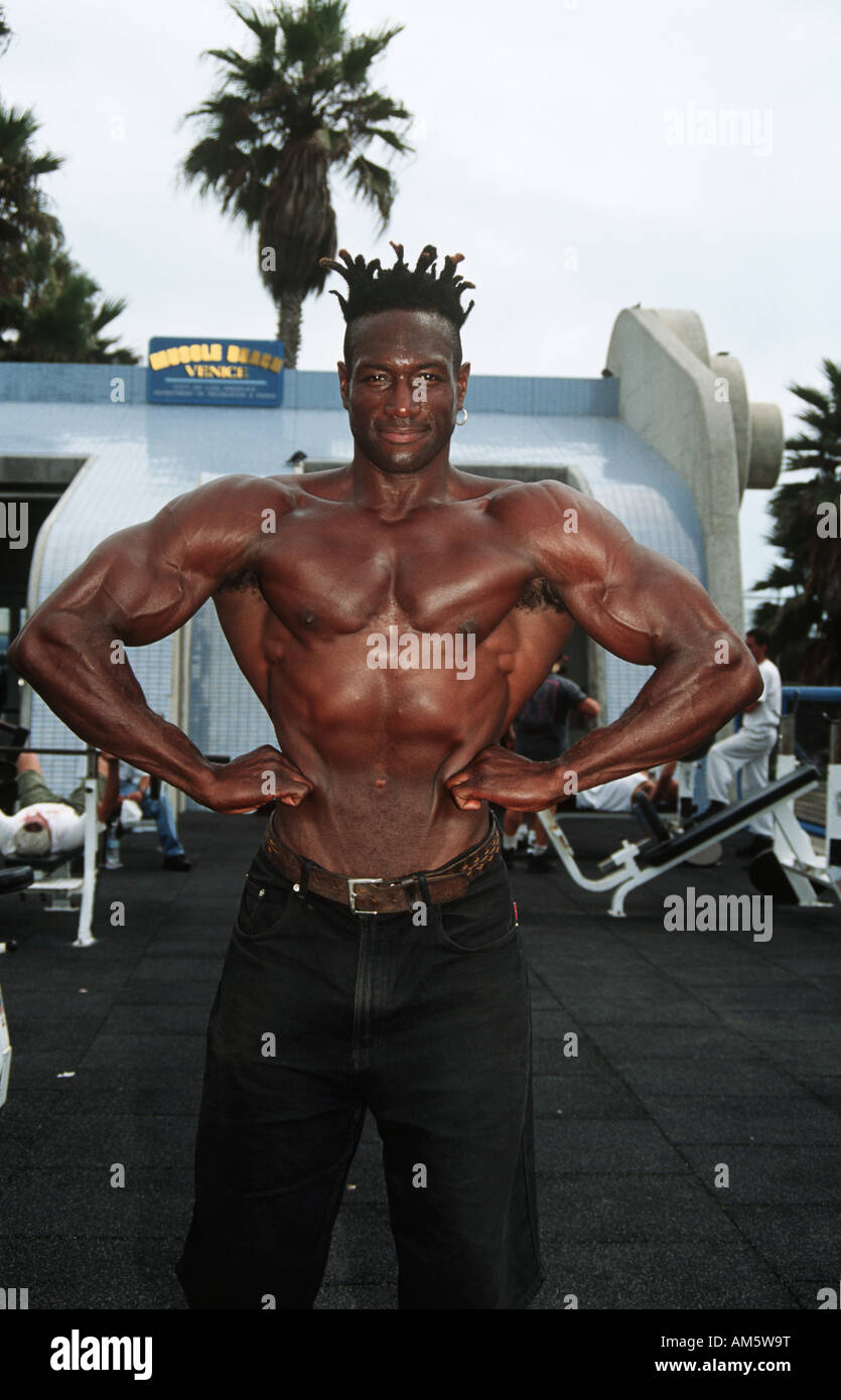 Body builder posing at Muscle Beach, Venice Beach, Venice, Los Angeles ...