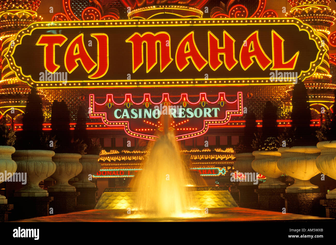 Donald trump at the taj mahal hi-res stock photography and images - Alamy
