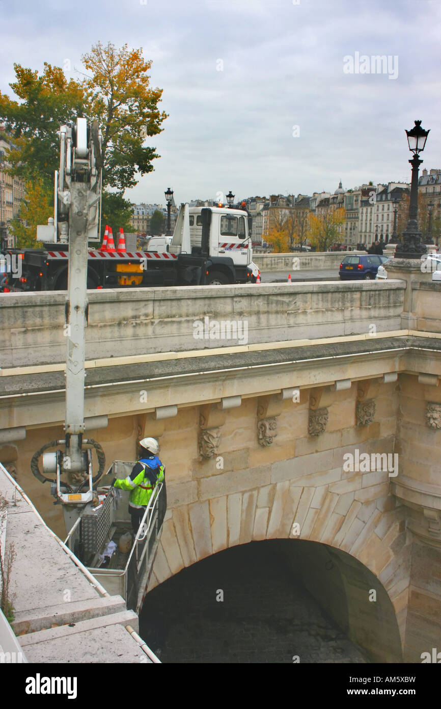Bridge maintenance hi-res stock photography and images - Alamy