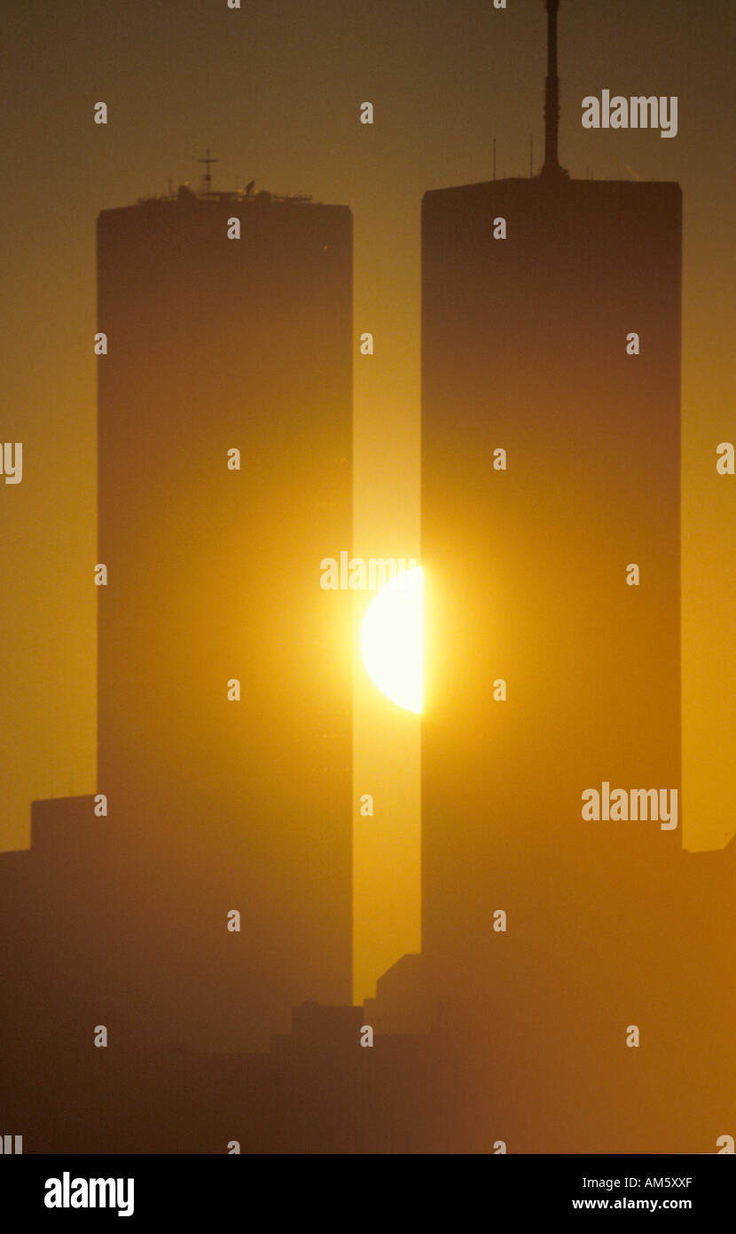 New york skyline sunset twin towers hi-res stock photography and images ...