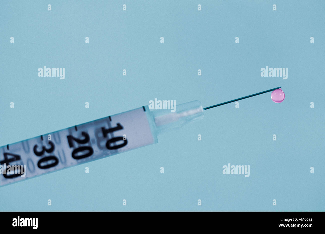 Pink injection syringe medical hi-res stock photography and images - Alamy