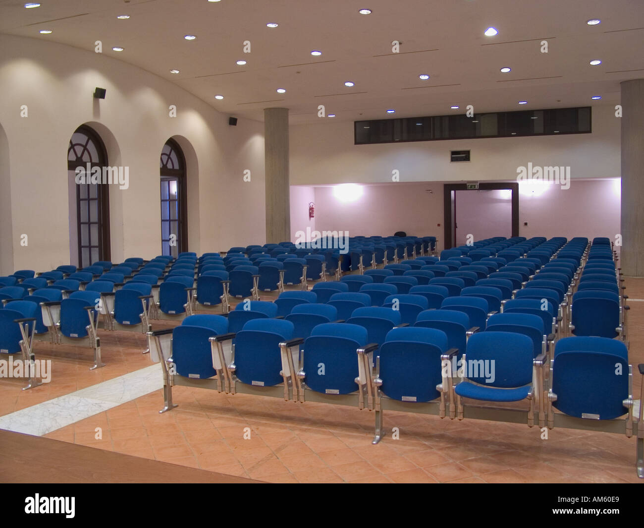 Auditorium and conference centre hi-res stock photography and images ...