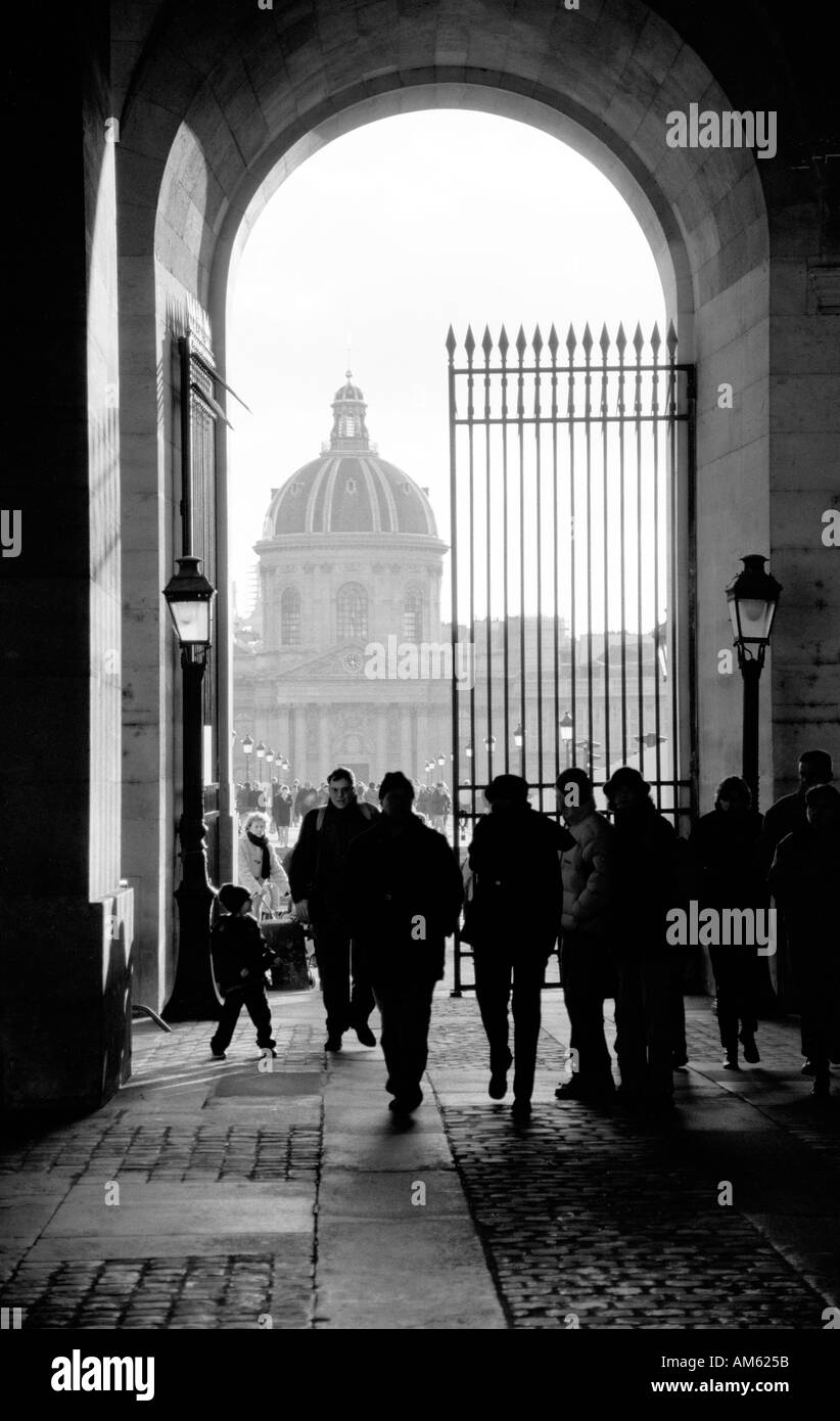 Louvre silhouette Black and White Stock Photos & Images - Alamy