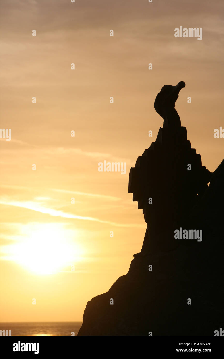 Bird Sculpture, Morecambe at sunset Stock Photo - Alamy