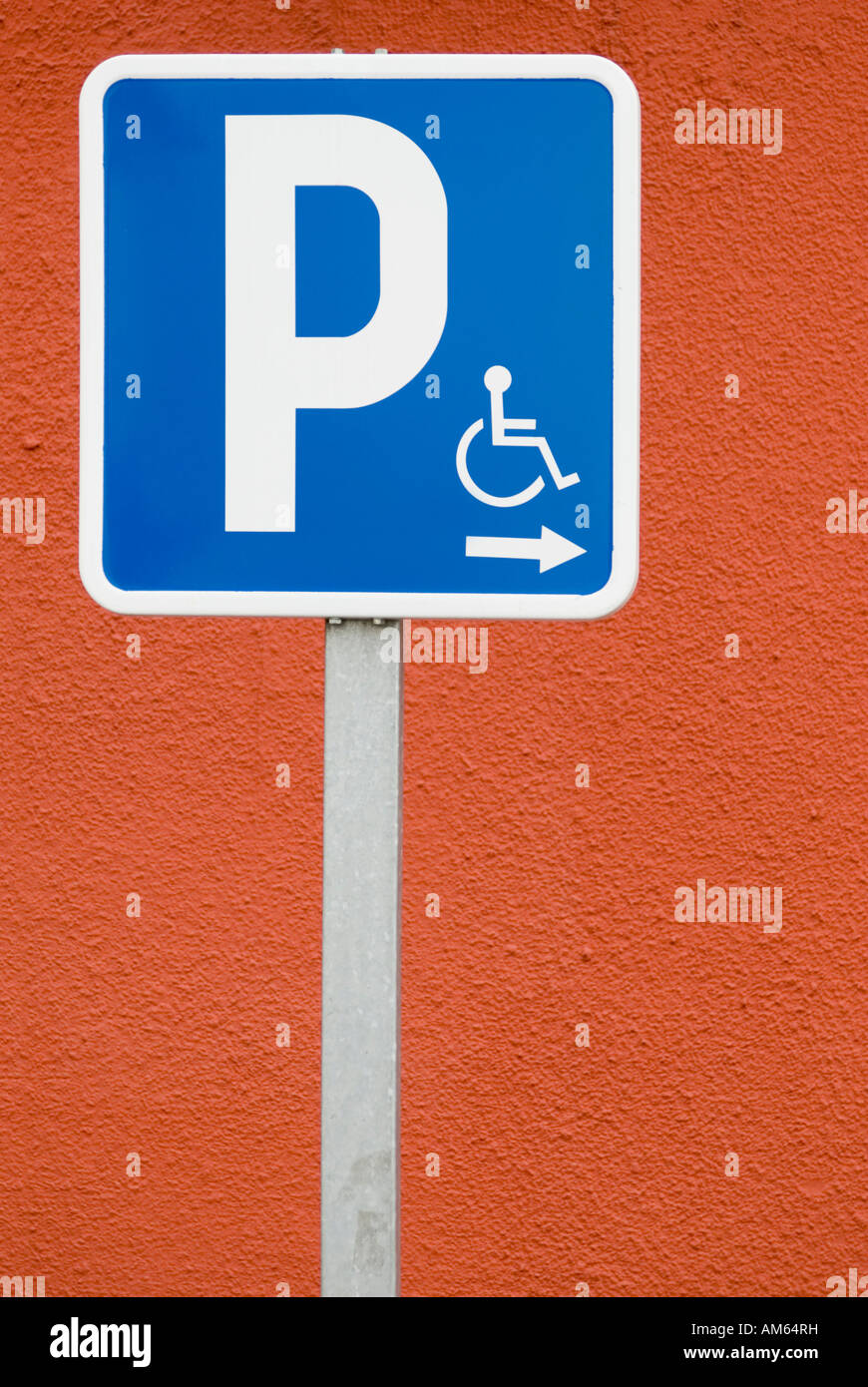 Handicapped Parking traffic sign Stock Photo - Alamy