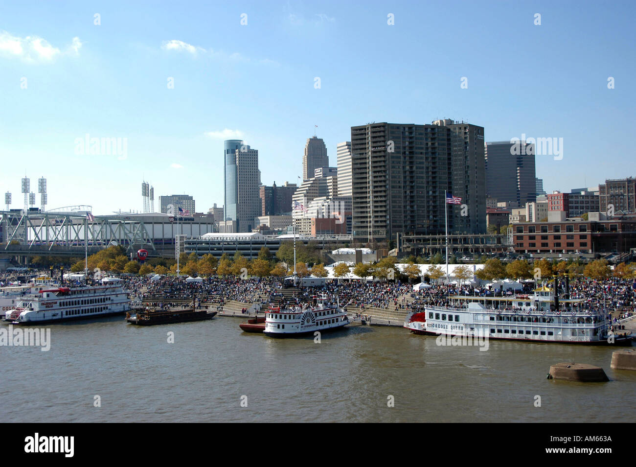 Steamboats on Ohio River docked at Cincinnati during 2003 Tall Stacks ...