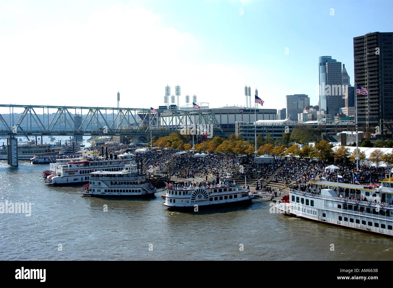 Steamboats on Ohio River docked at Cincinnati during 2003 Tall Stacks ...