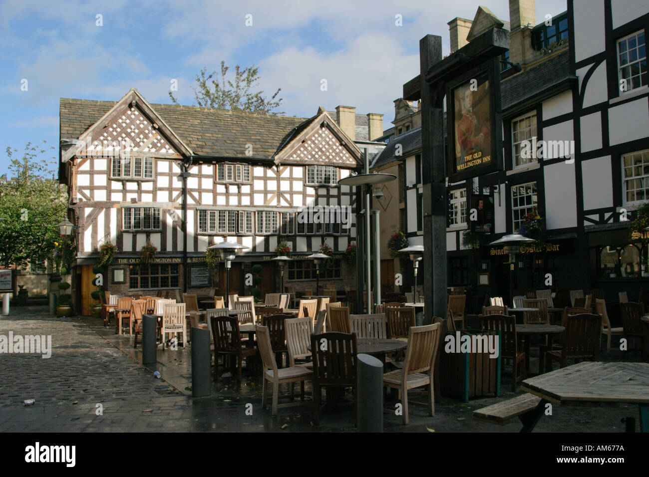 The Old Wellington Inn, Manchester Stock Photo - Alamy