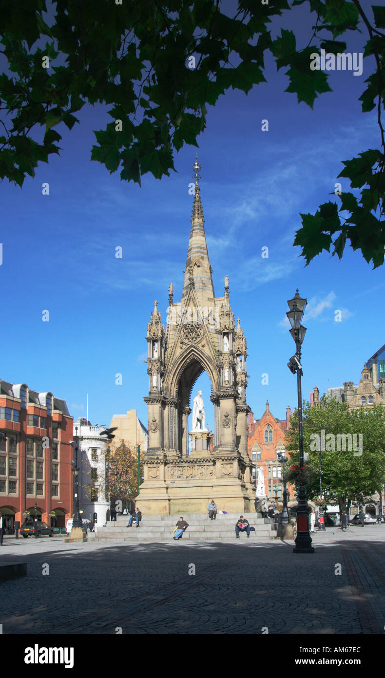 Albert Memorial, Albert Square, in front of Manchester Town Hall Stock ...