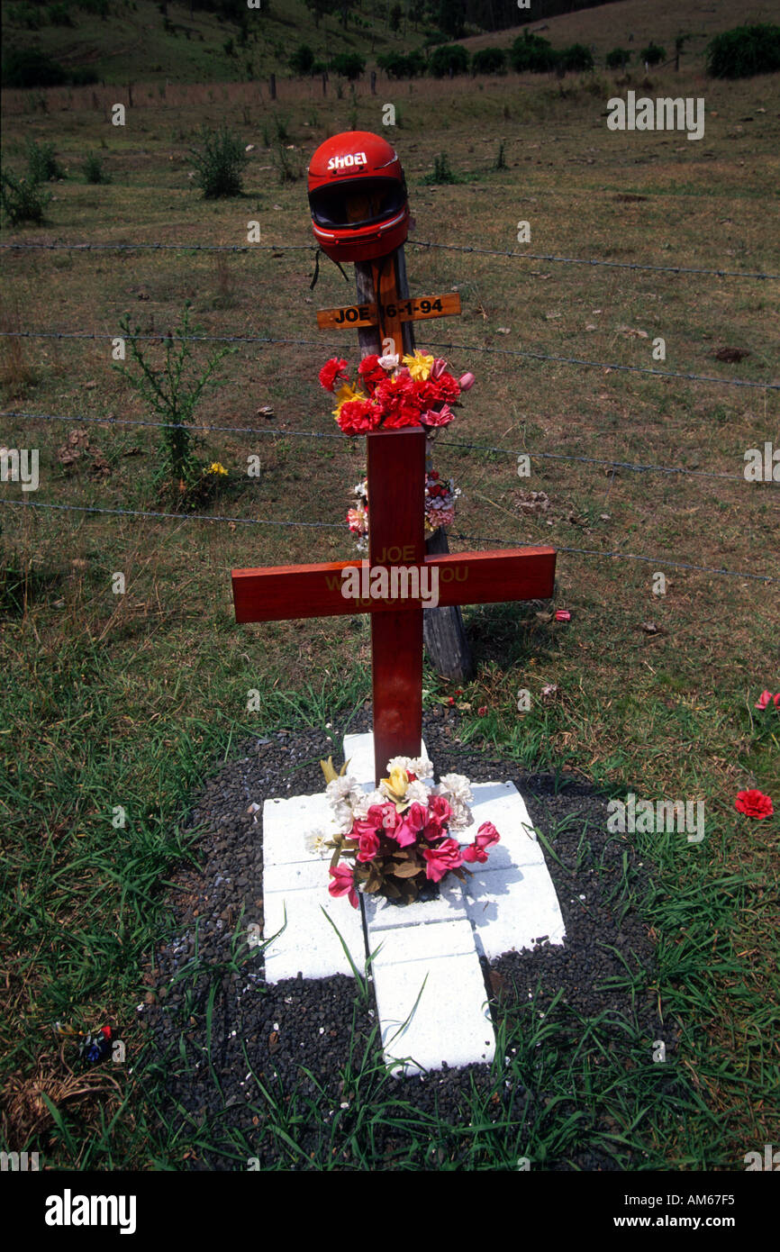 Roadside memorial cross flower hi-res stock photography and images - Alamy