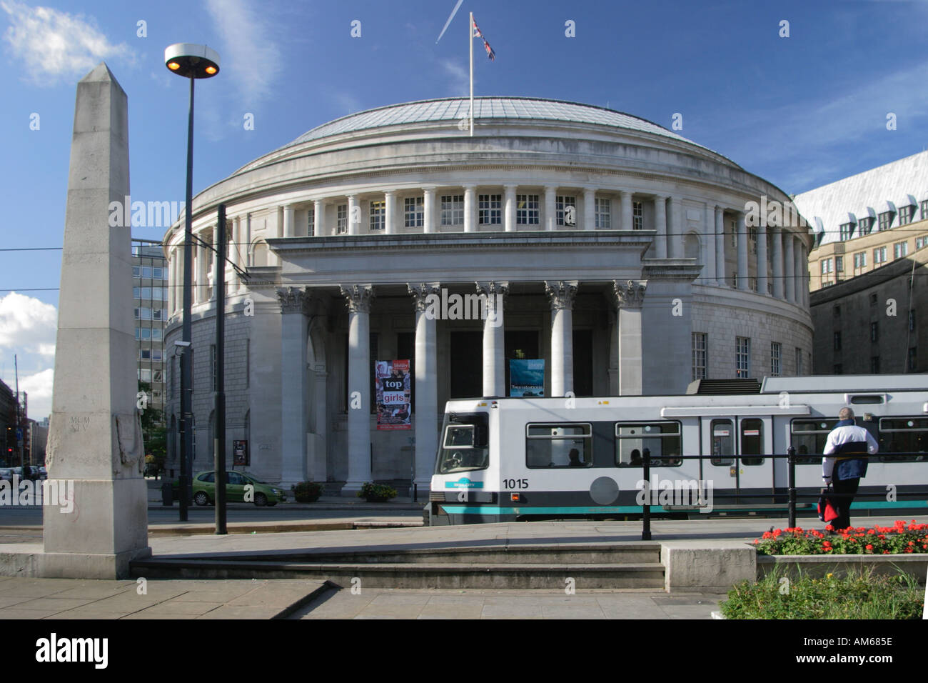 St Peter's Square, Manchester Central Library, and a tram Stock Photo ...