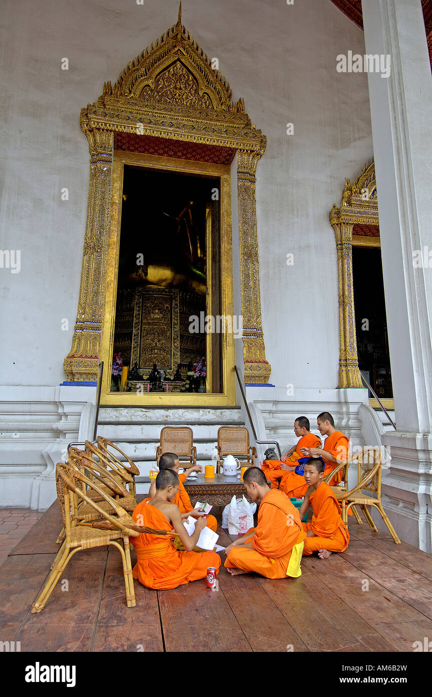 Monk counting money at their temple, bangkok, thailand Stock Photo - Alamy