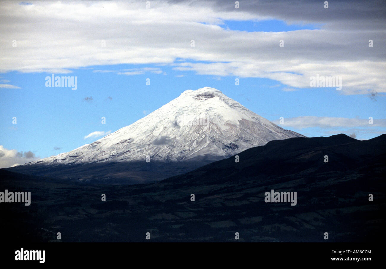 Cotopaxi vulcano ecuador hi-res stock photography and images - Alamy