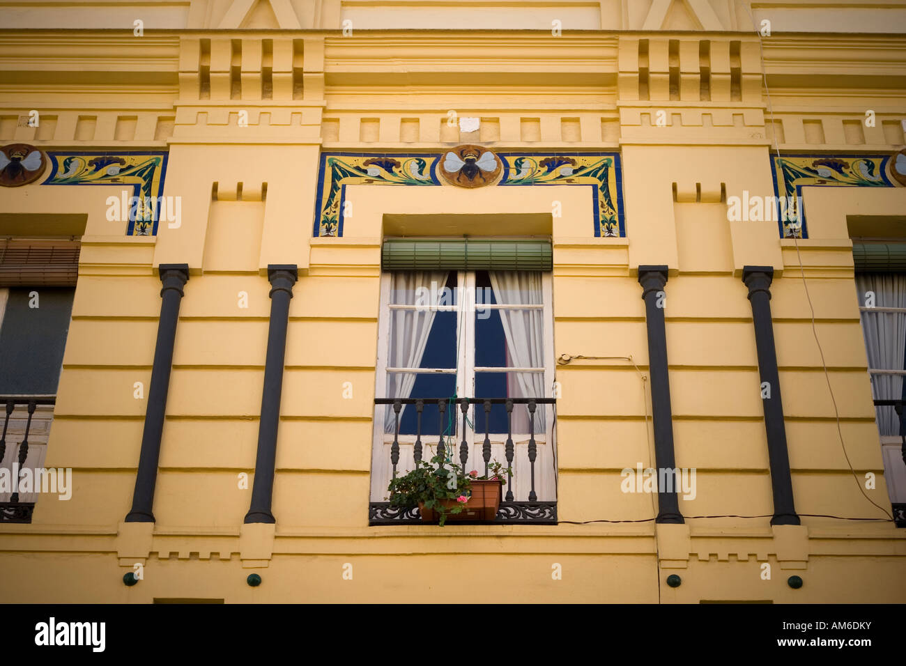 Cornice art deco hi-res stock photography and images - Alamy