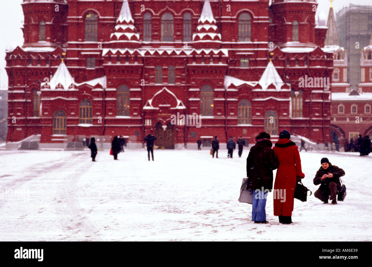 Tourists at the Red Square State History Museum in the background ...