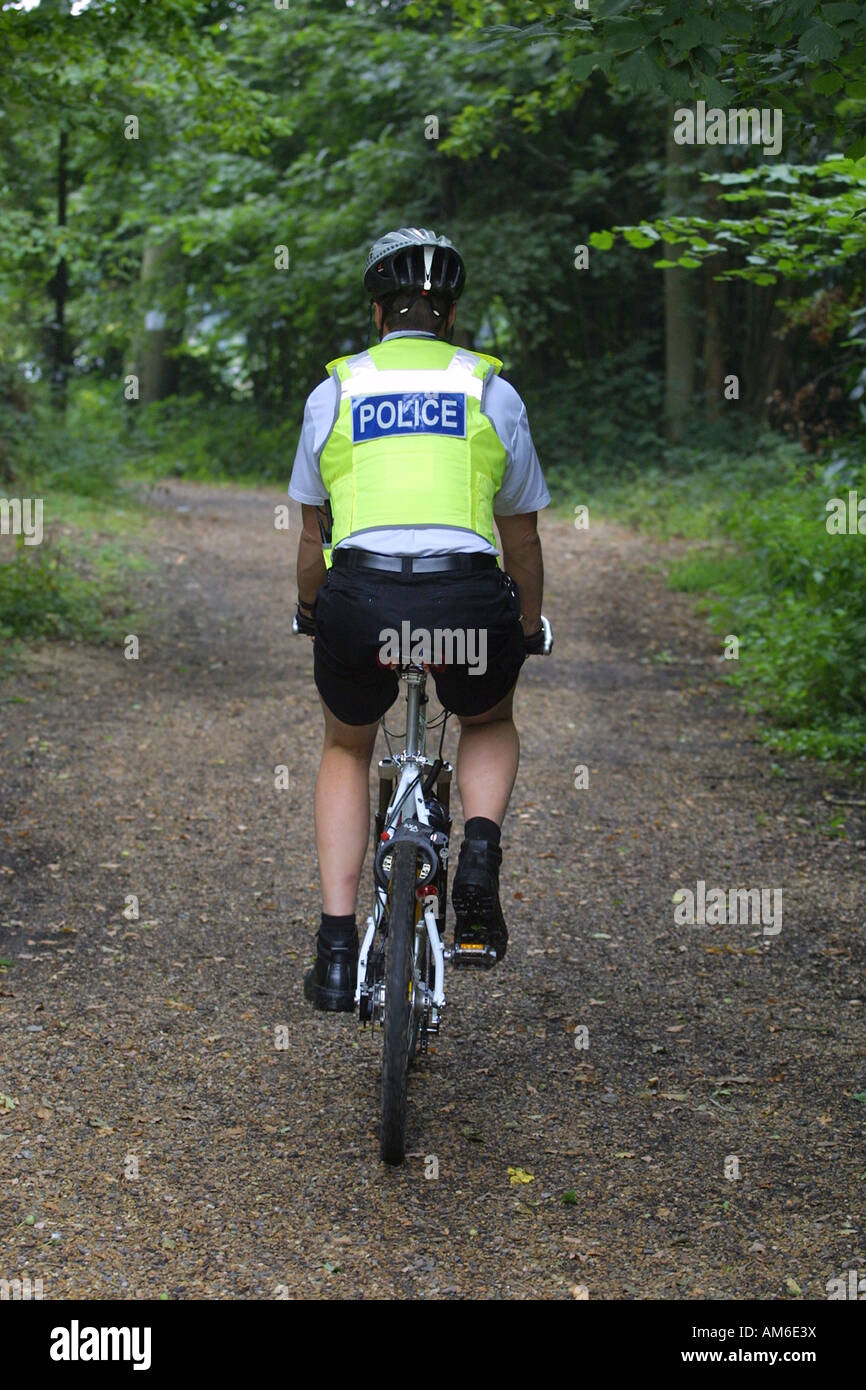 Policeman on a bicycle hi-res stock photography and images - Alamy