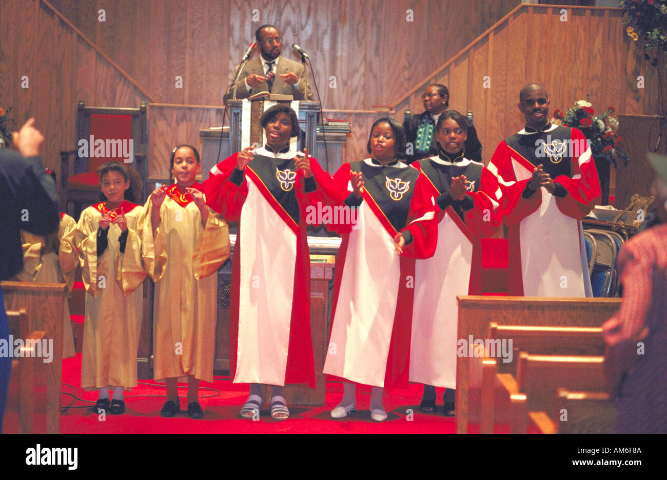 Kids choir church hi-res stock photography and images - Alamy
