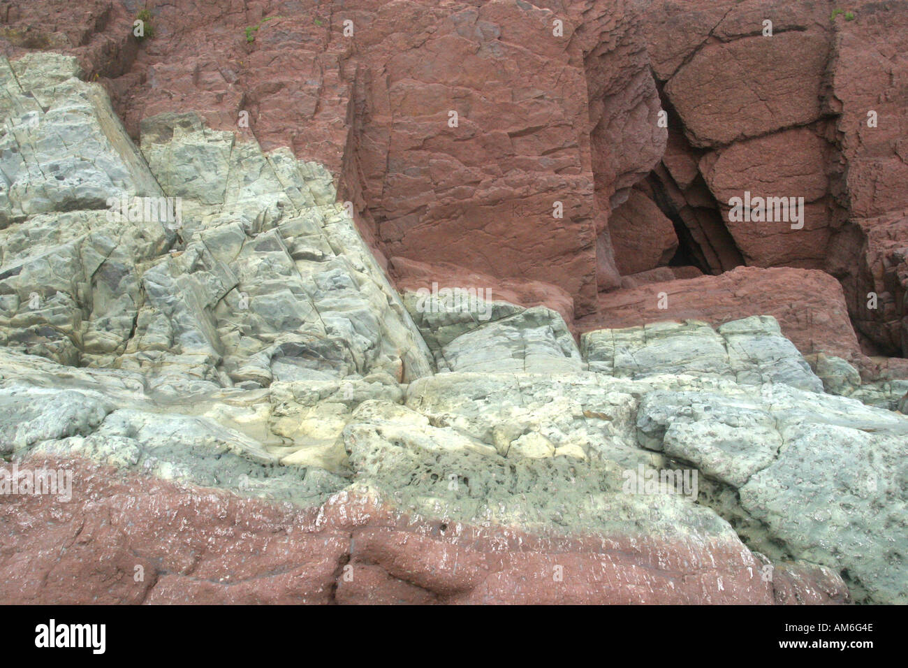 sandstone and limestone banding, pembrokeshire coast 05 1 Stock Photo ...