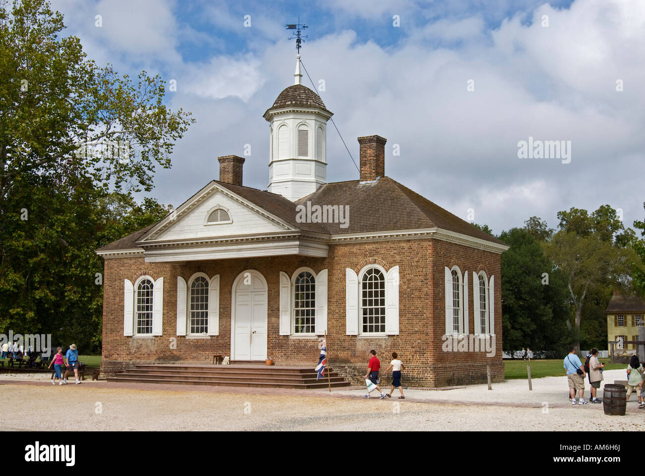 Colonial Williamsburg Courthouse on Market Square Stock Photo - Alamy