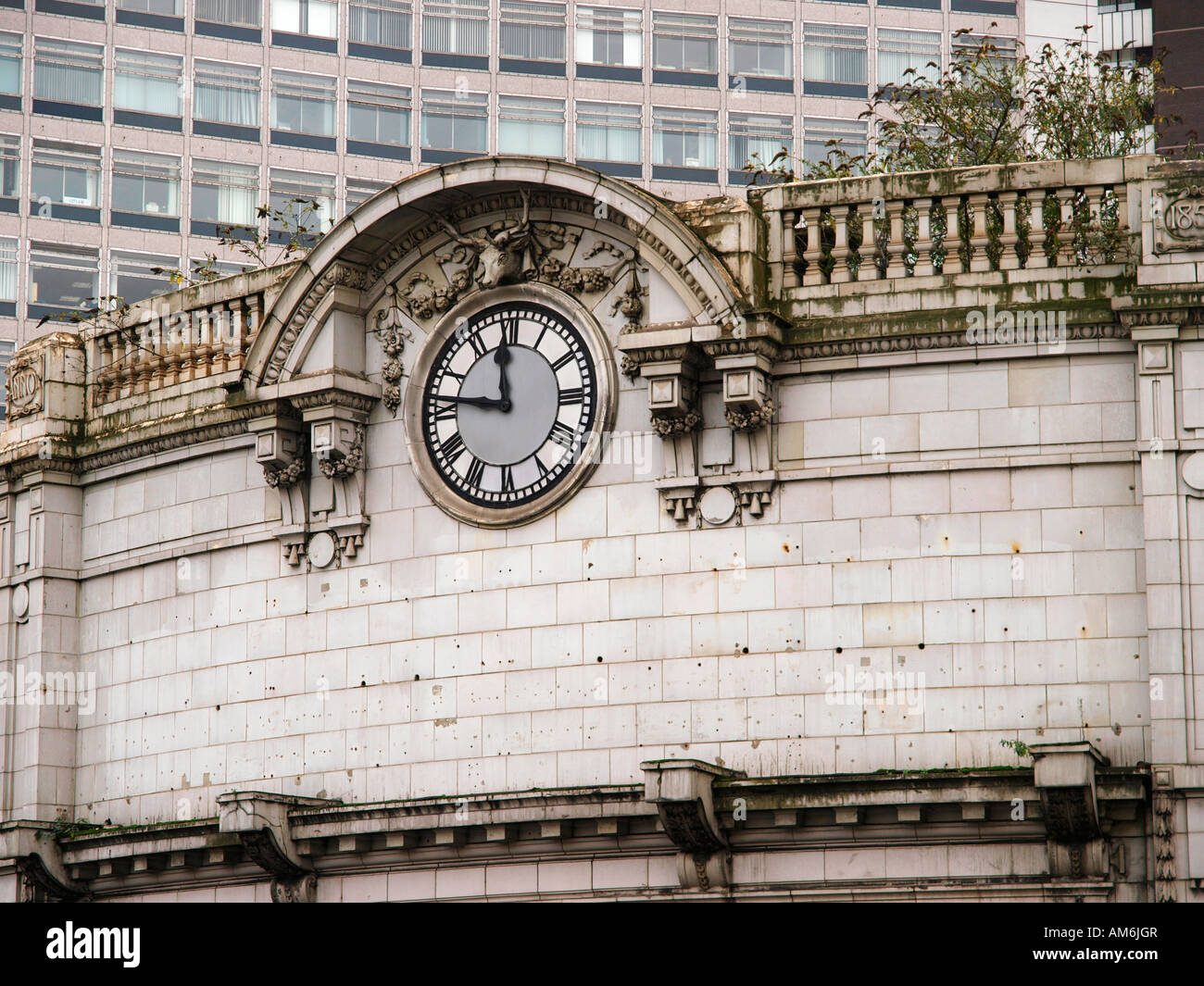 London Bridge Station Approach Clock London se1 Stock Photo - Alamy