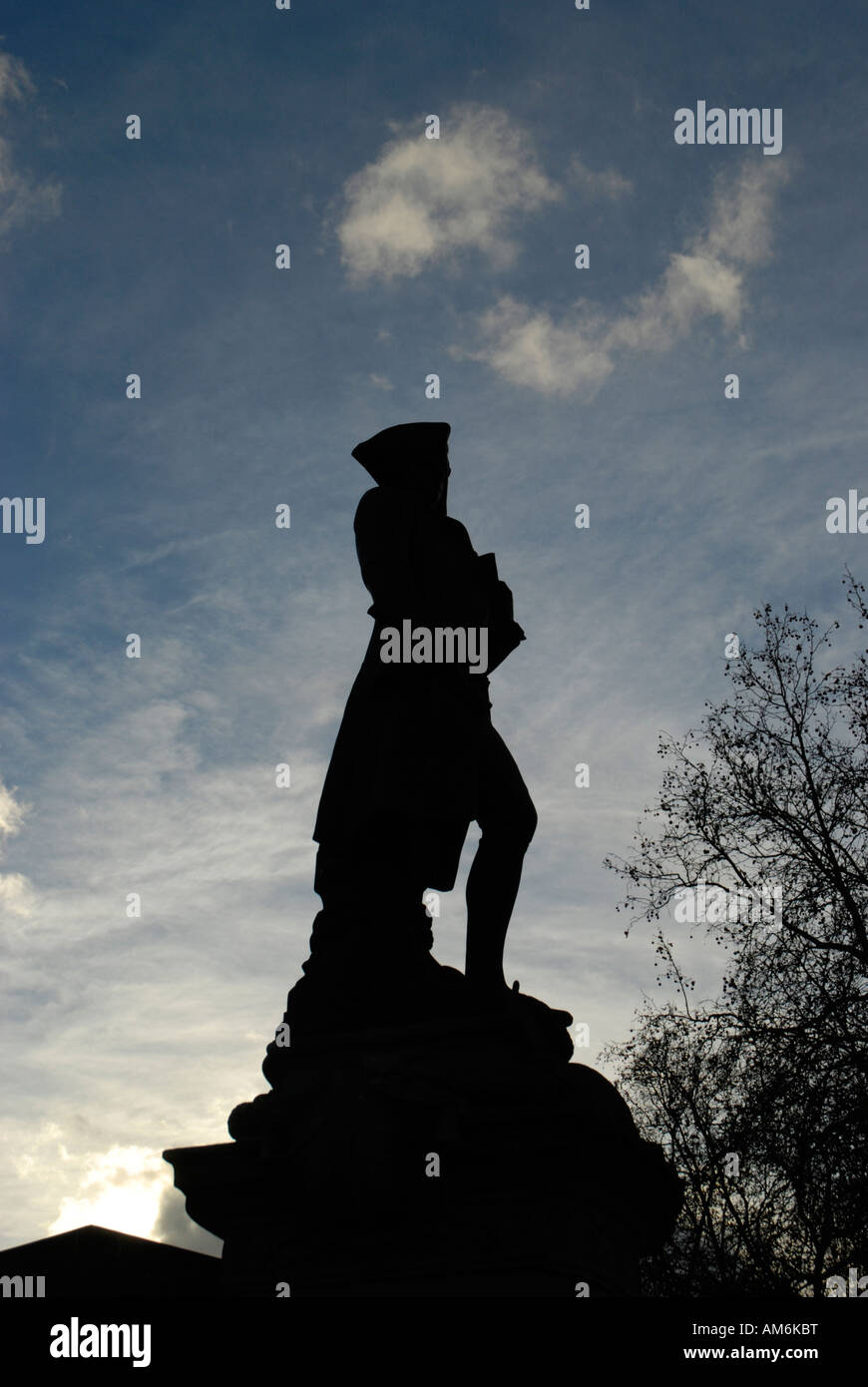 Silhouette statue captain cook evening hi-res stock photography and ...