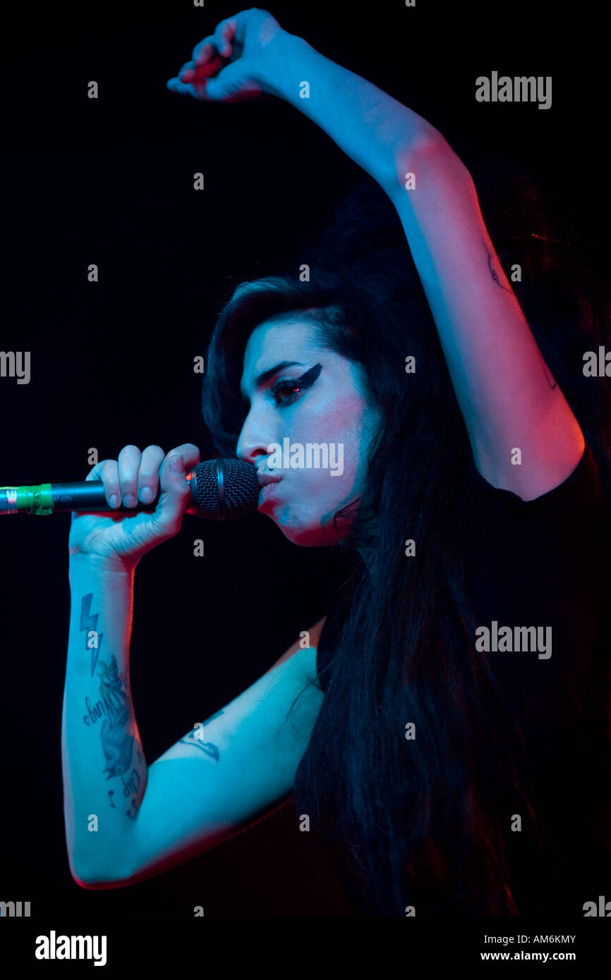 Amy Winehouse performing live Stock Photo - Alamy