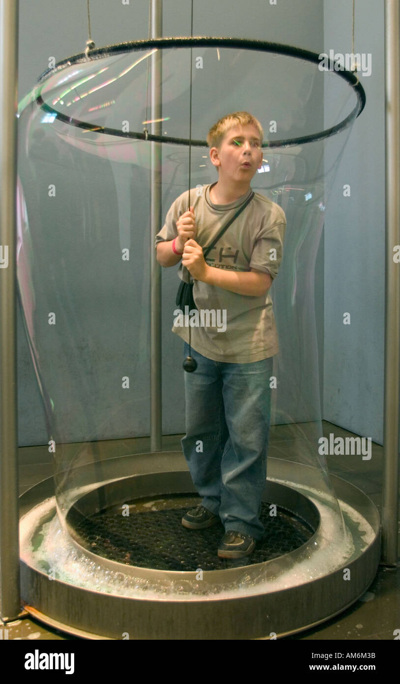 Children museum bubble hi-res stock photography and images - Alamy