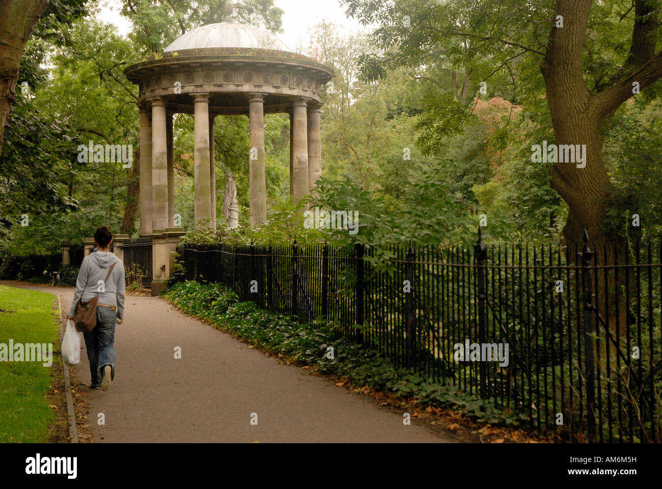leith river walk edinburgh scotland Stock Photo - Alamy