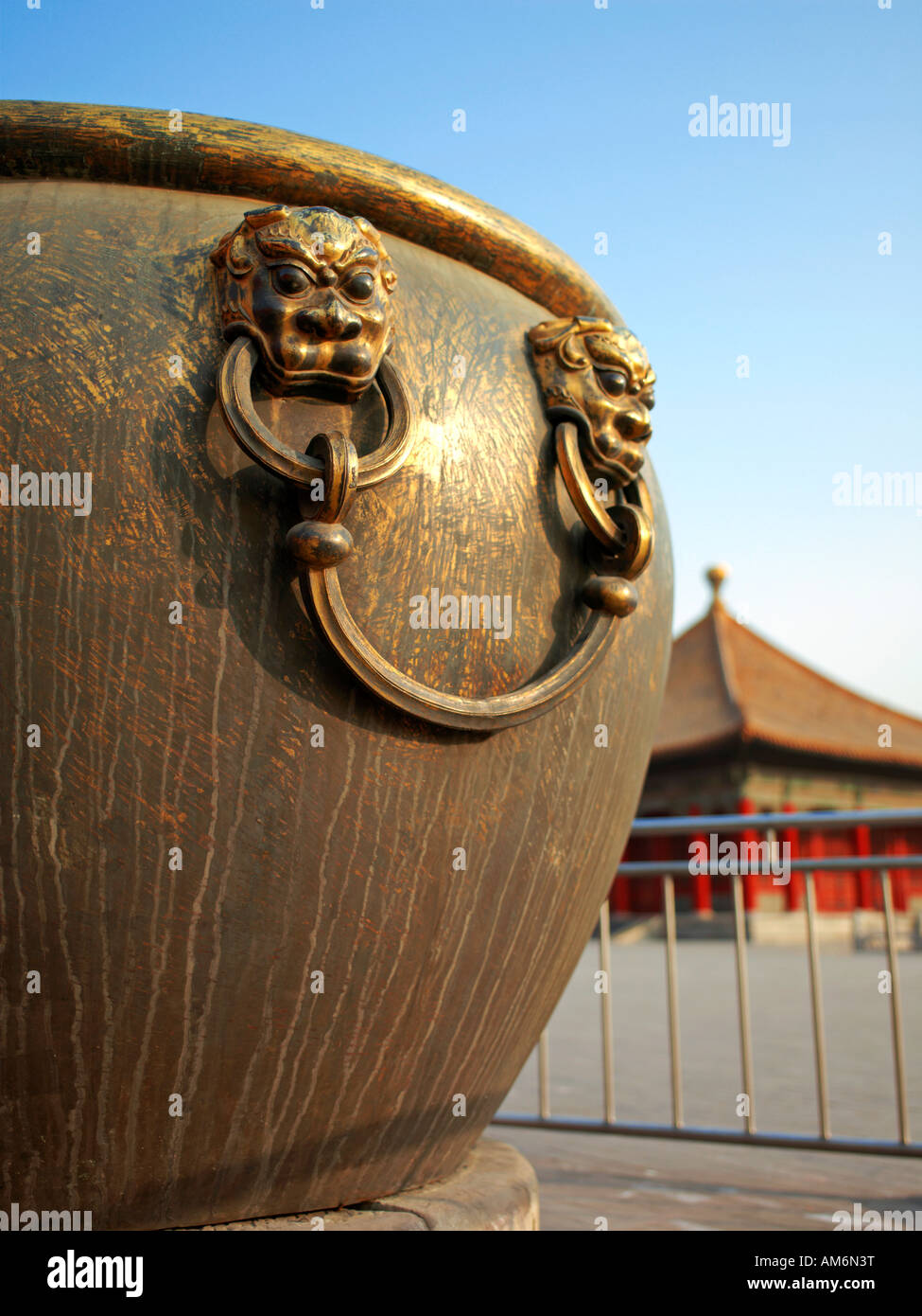 Bronze cauldron hi-res stock photography and images - Alamy