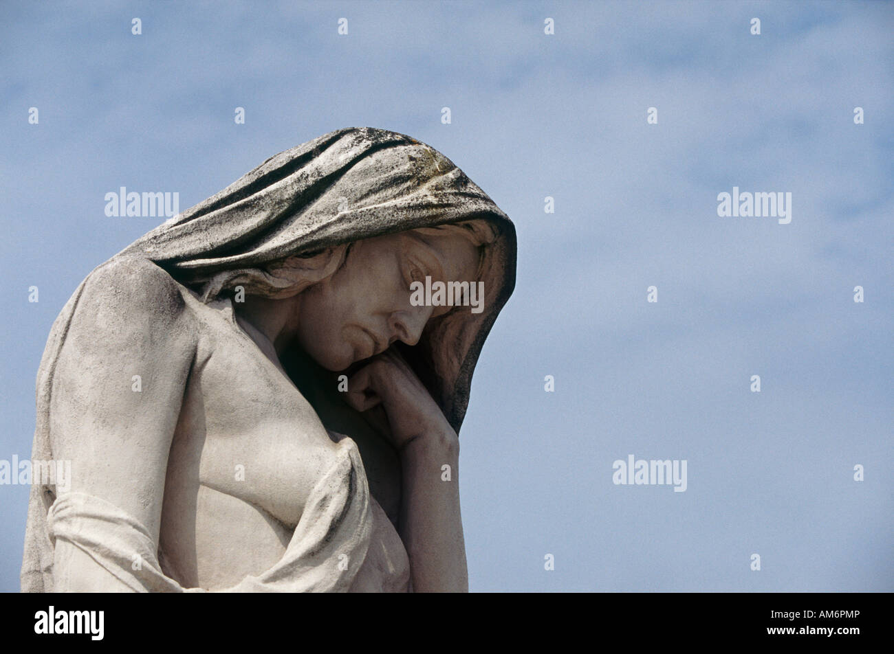 Canada mourns statue hi-res stock photography and images - Alamy