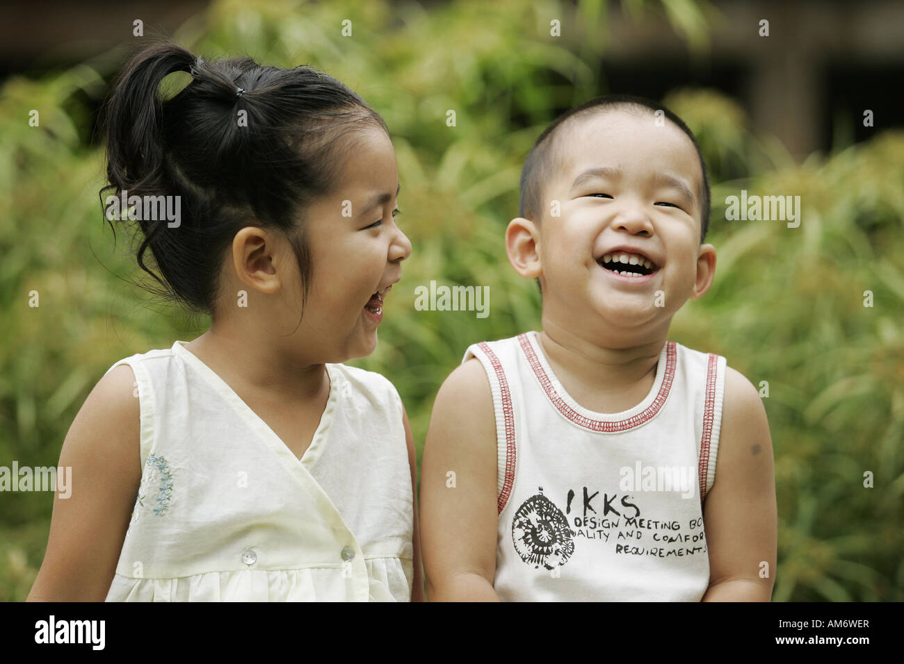 Laugh family children in hi-res stock photography and images - Alamy