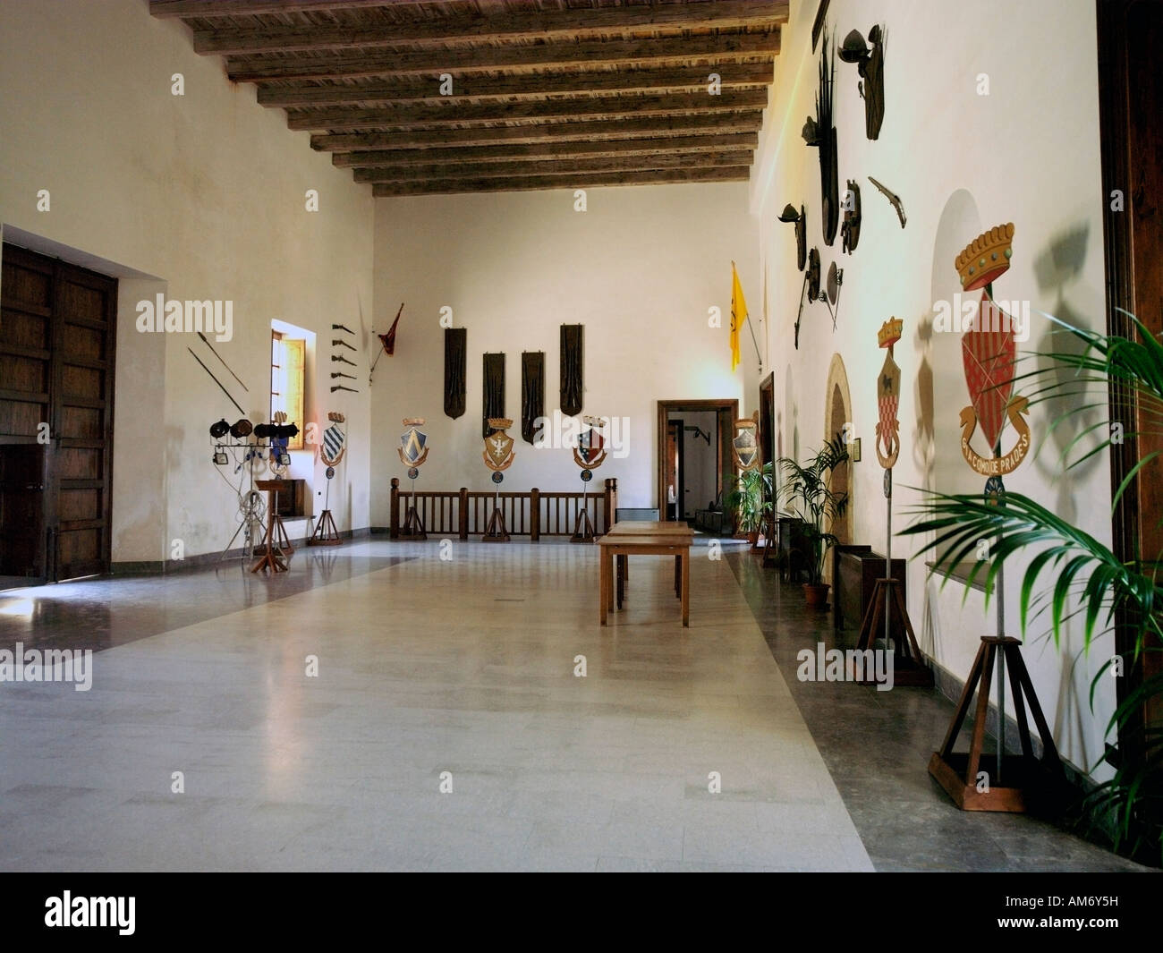 Medieval castle interior hi-res stock photography and images - Alamy