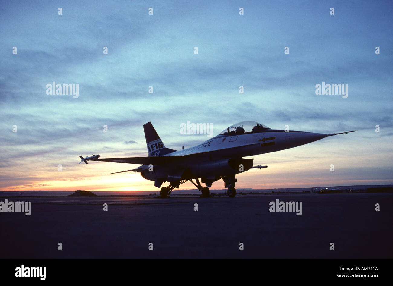 F16 jet fighter hi-res stock photography and images - Alamy