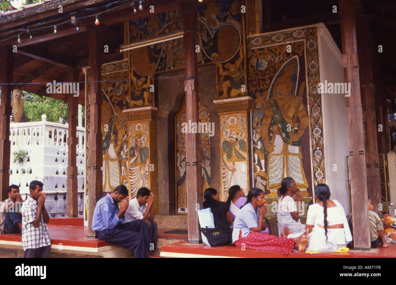 Sri Lanka Kandy Natha Devalaya temple prayers Stock Photo - Alamy